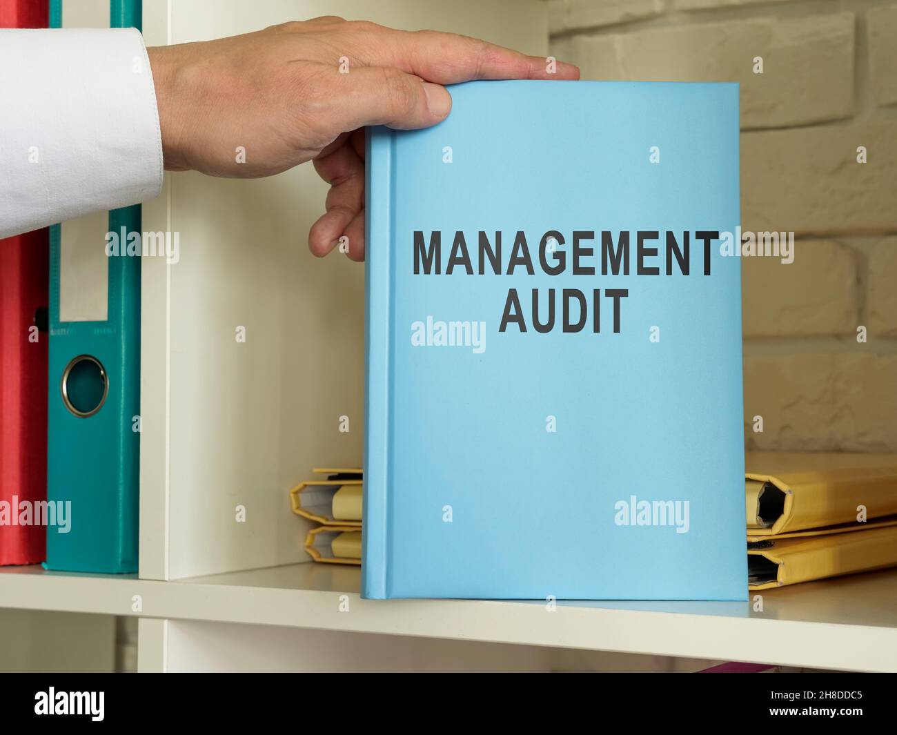 Management audit guide book on the shelf Stock Photo - Alamy