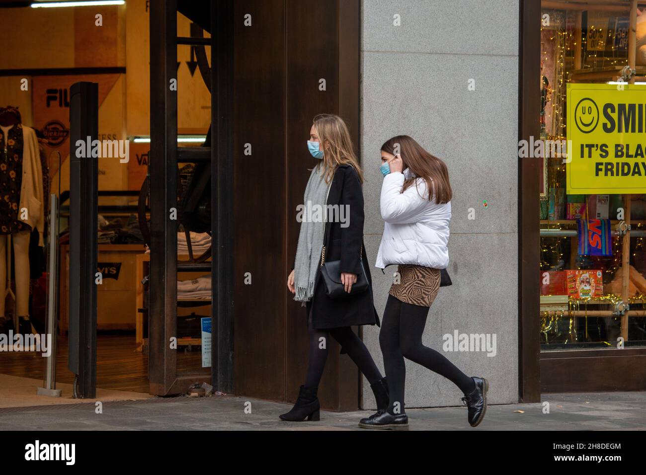 London, England, UK. 29th Nov, 2021. Shoppers in London's West End are ...