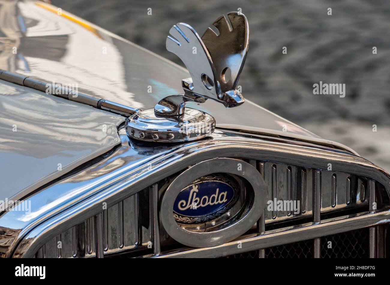 Car radiator mascot hi-res stock photography and images - Alamy