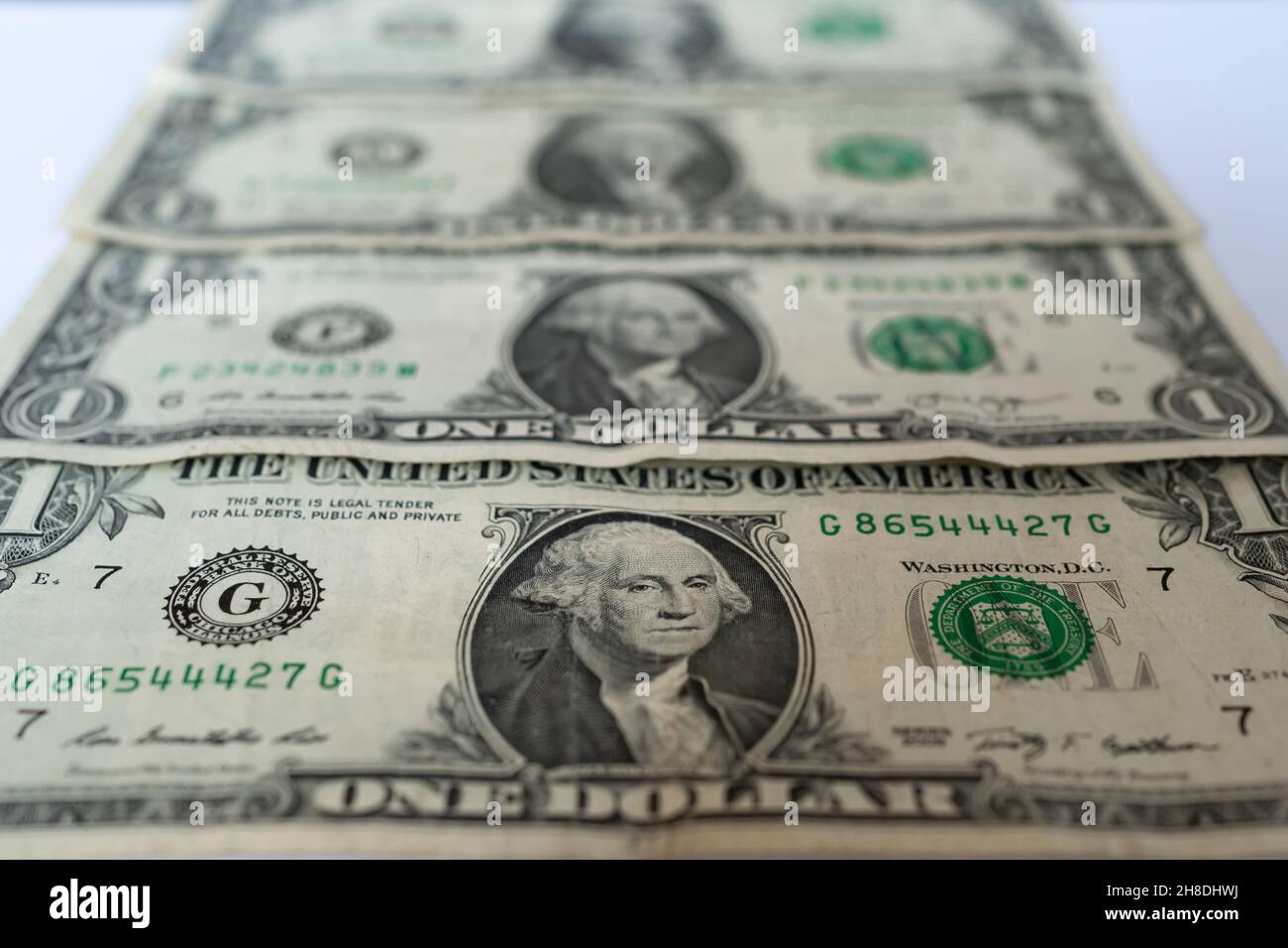 1 dollar bill table hi-res stock photography and images - Alamy