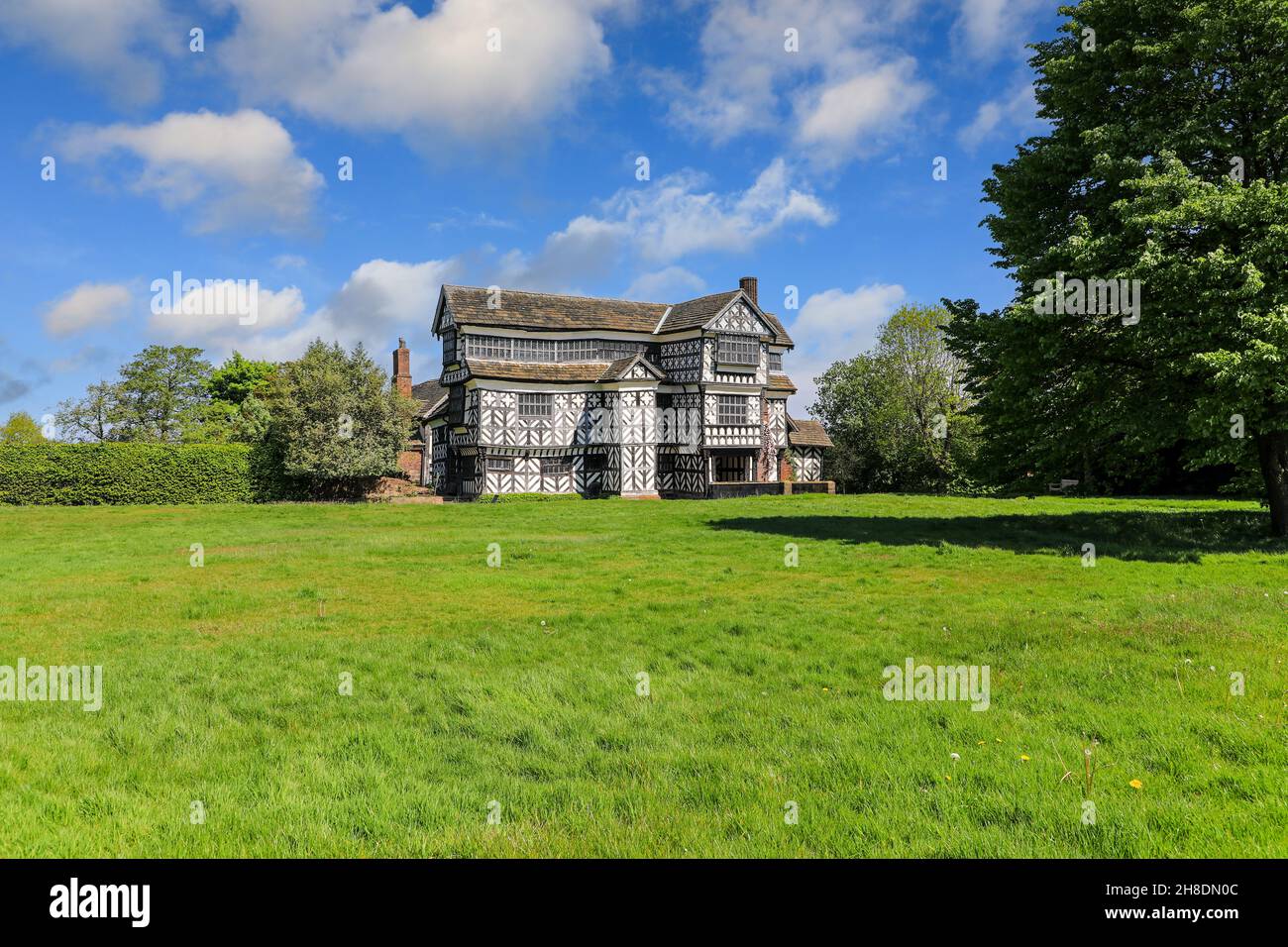 15th century timbered building hi-res stock photography and images - Alamy