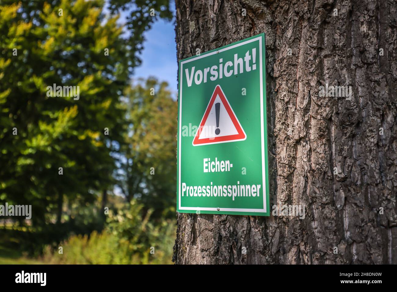 Oak processionary moth warning sign hi-res stock photography and images ...