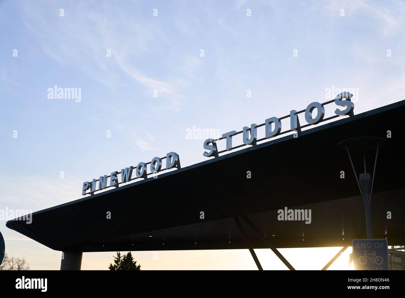 Pinewood studio stage hi-res stock photography and images - Alamy