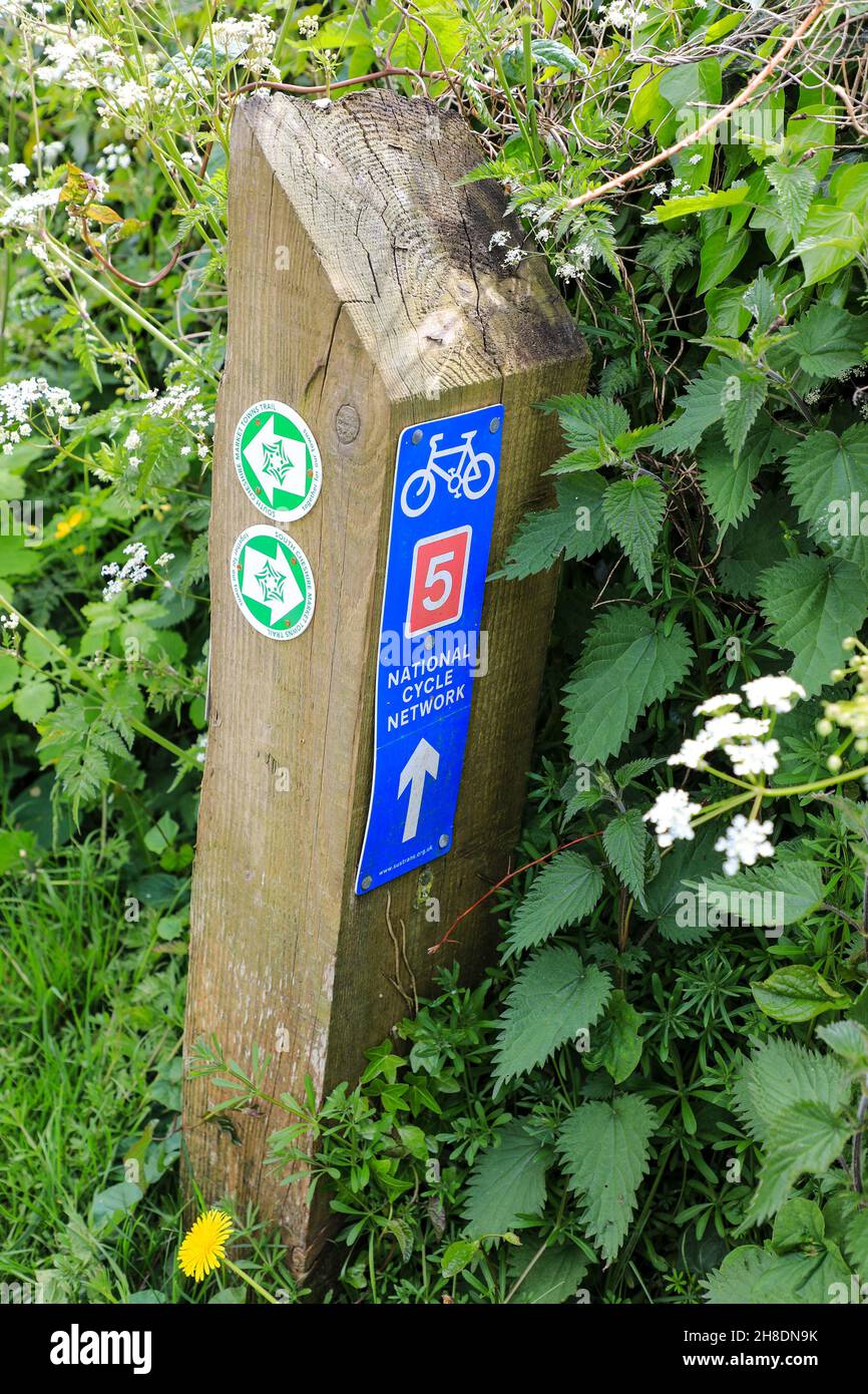 Footpath way marker signs for the South Cheshire Market Towns Trail ...