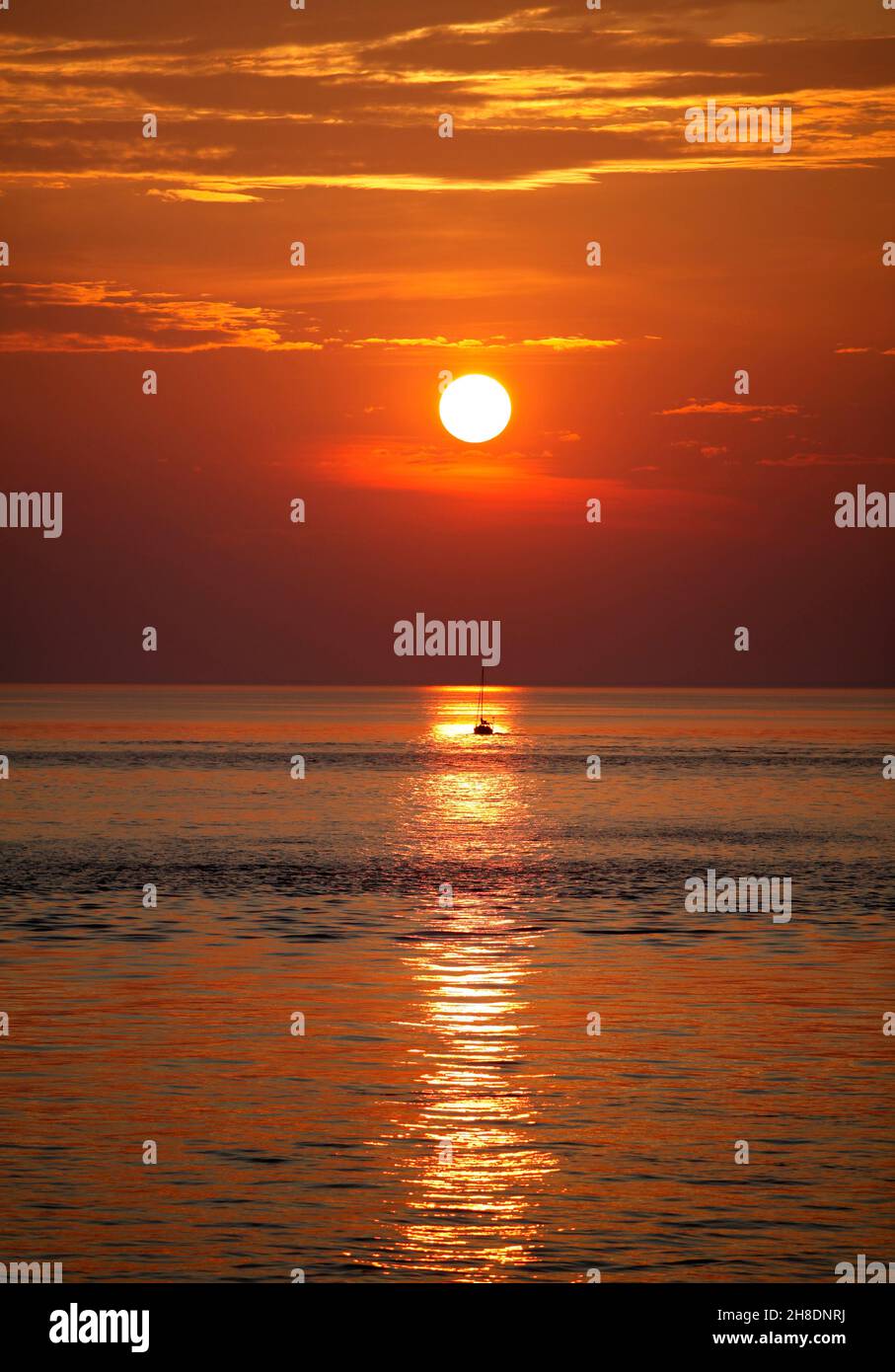 Setting sun, Long Island Sound, New York Stock Photo - Alamy