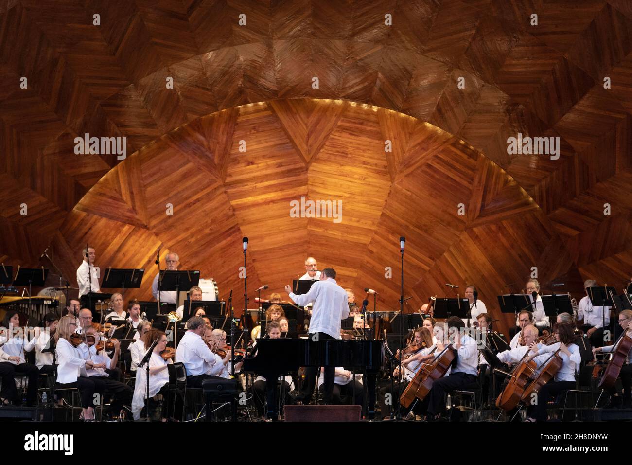 Boston Landmarks Orchestra performs at the Hatch Shell on the Esplanade ...