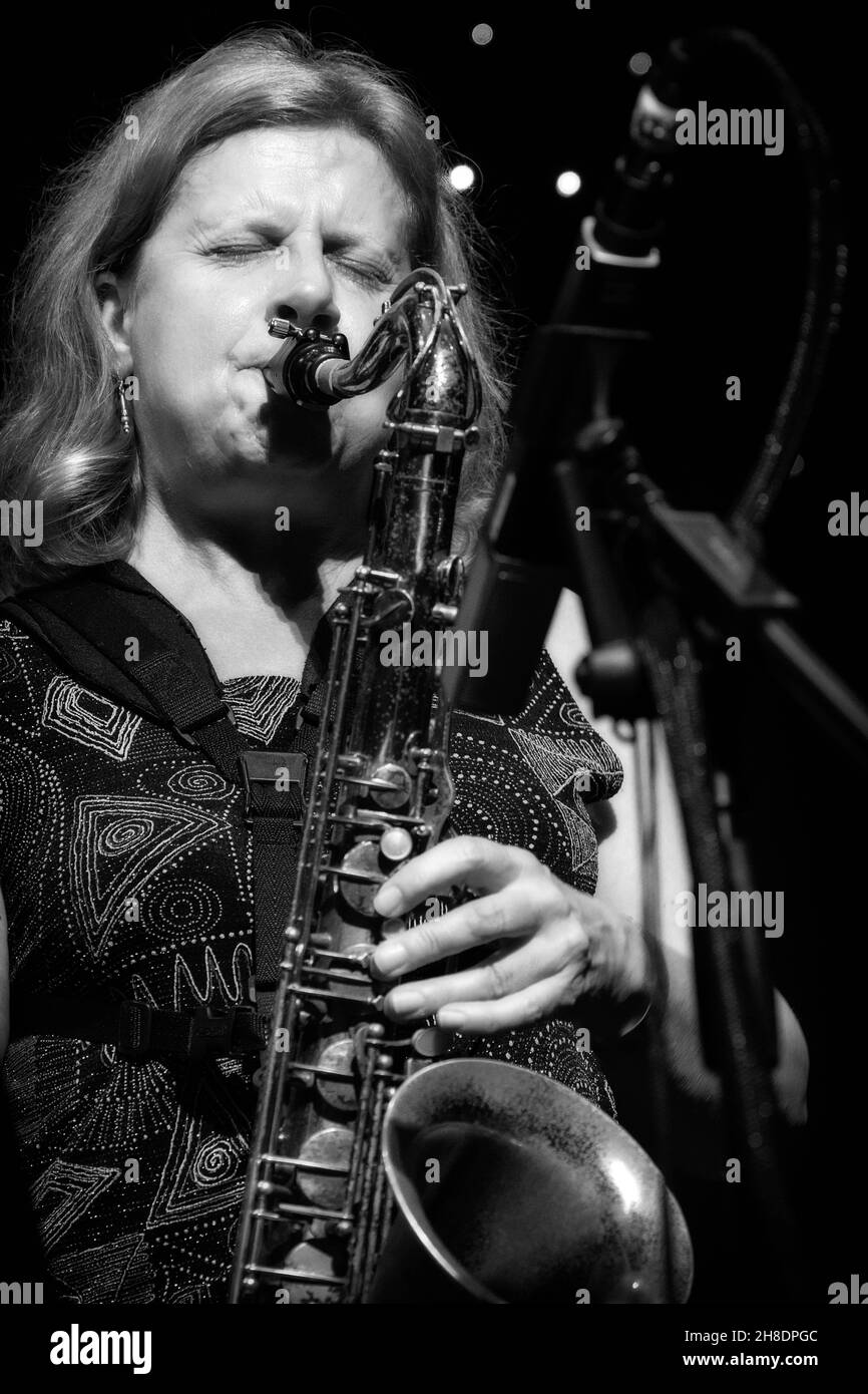 Best tenor saxophonist hi-res stock photography and images - Alamy