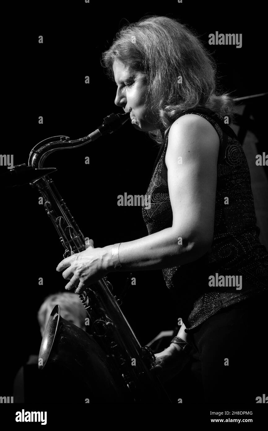 Best tenor saxophonist hi-res stock photography and images - Alamy