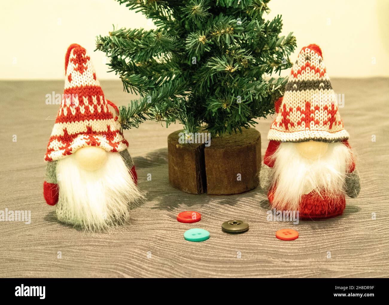 Four elves hi-res stock photography and images - Alamy