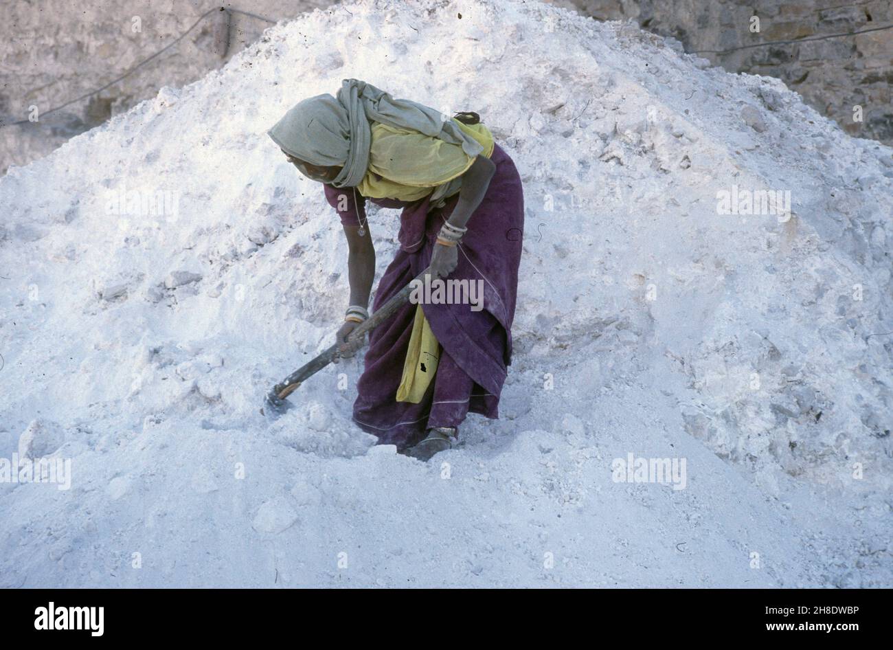 LIMESTONE WORKER IN PILE OF LIME Stock Photo - Alamy