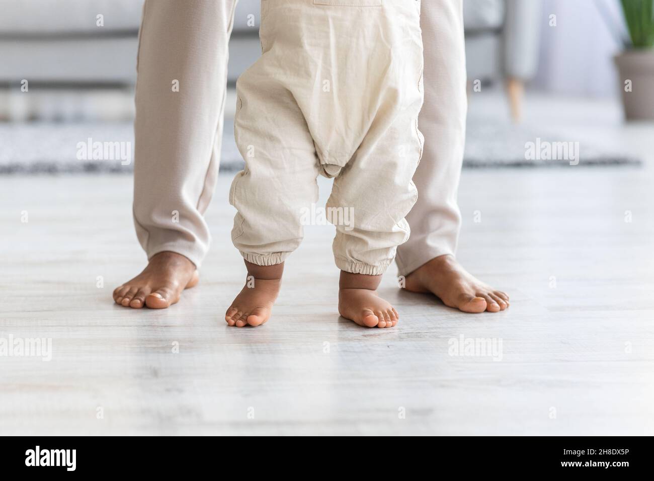 Mom and toddler and walking and legs hi-res stock photography and ...