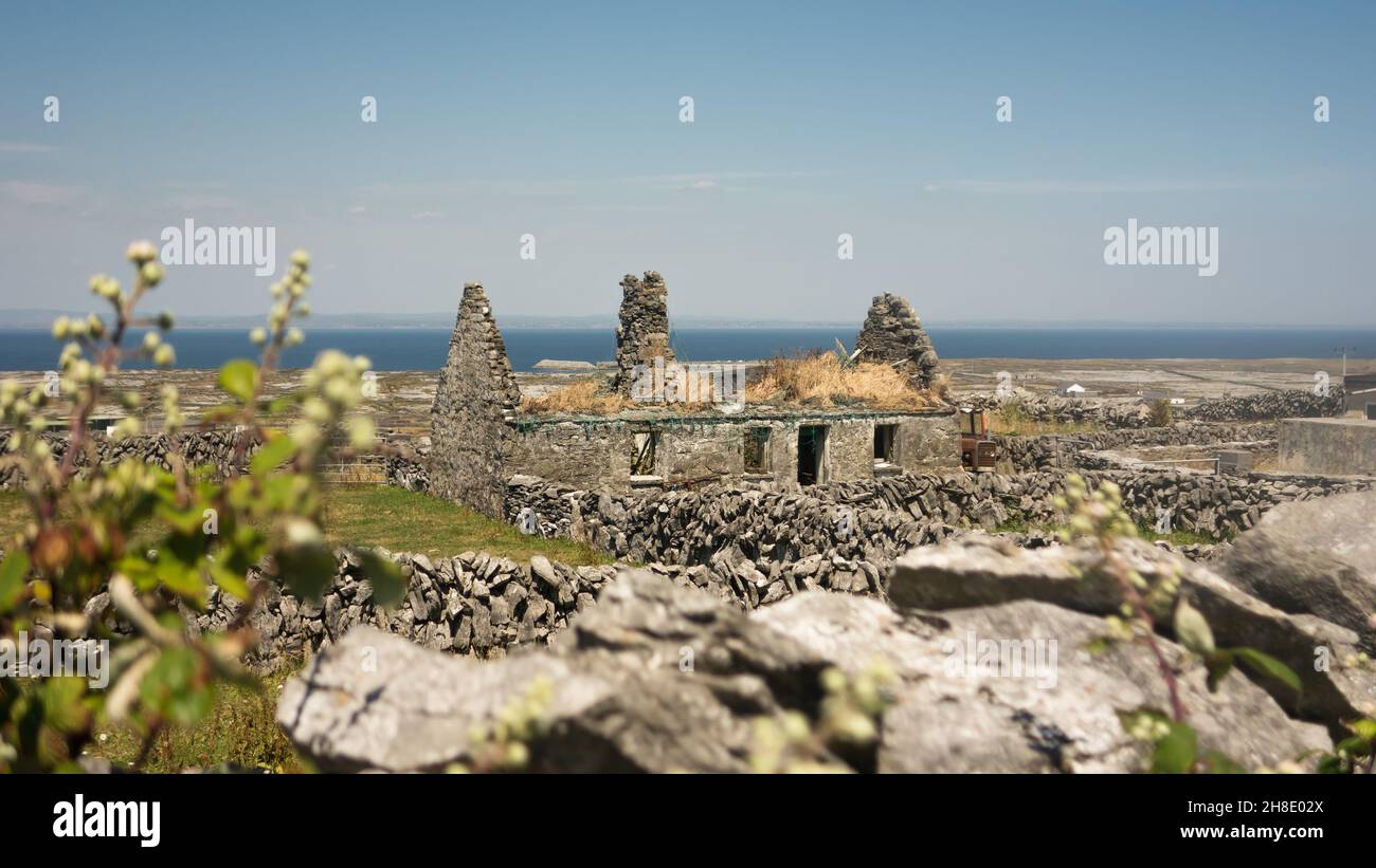 A ruined, abandoned cottage on Inishmaan (Inis Meain), one of the Aran ...