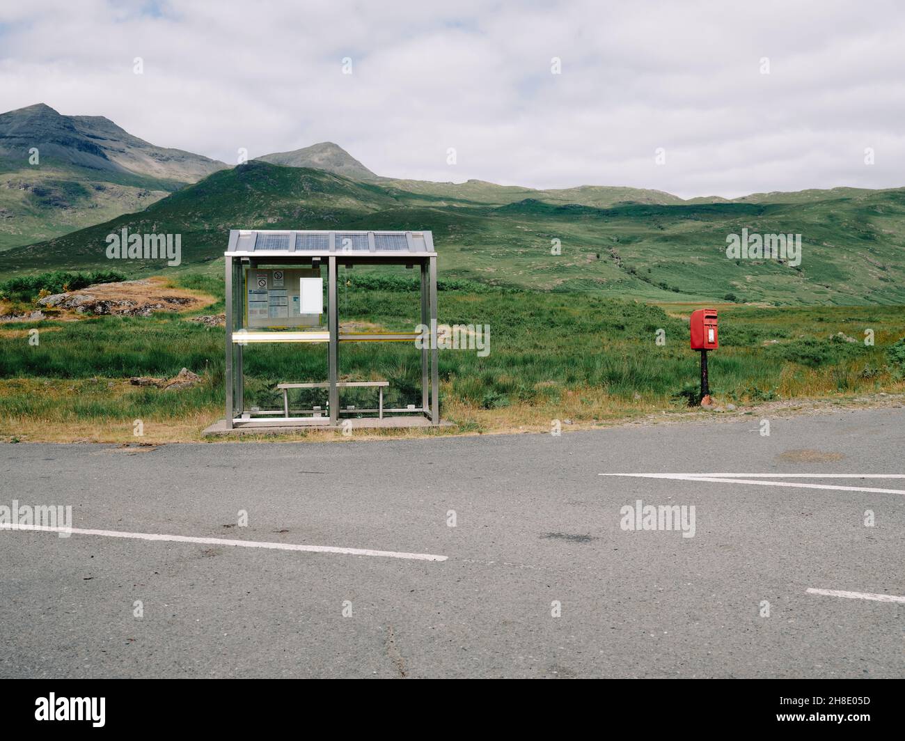 Bus stop shelter hi-res stock photography and images - Alamy