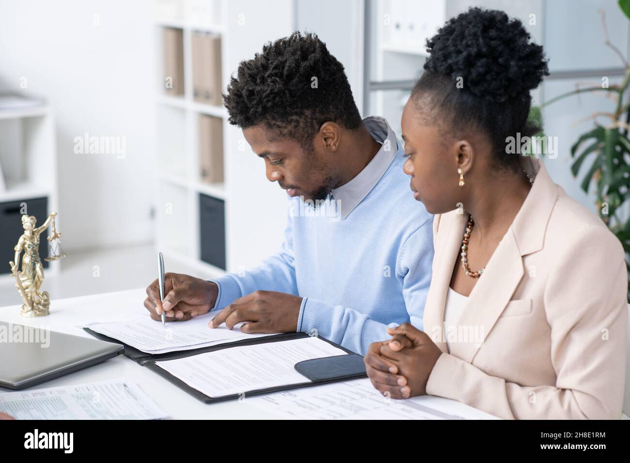 Divorce papers hi-res stock photography and images - Alamy