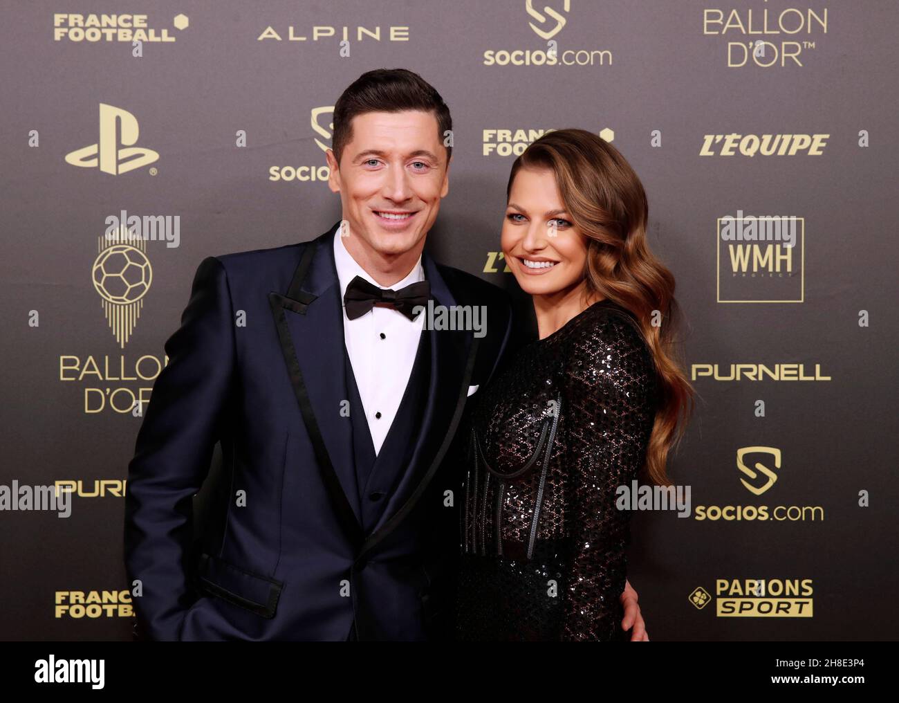 Robert Lewandowski And Wife Anna Lewandowski High Resolution Stock ...