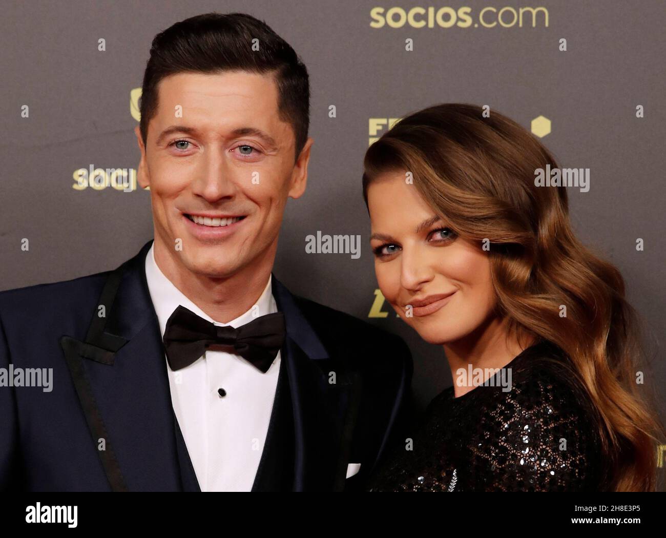 Robert Lewandowski And Wife Anna Lewandowski High Resolution Stock ...