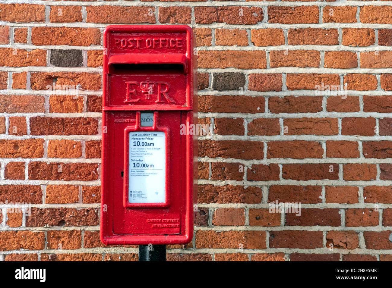 Red post box suffolk hi-res stock photography and images - Alamy