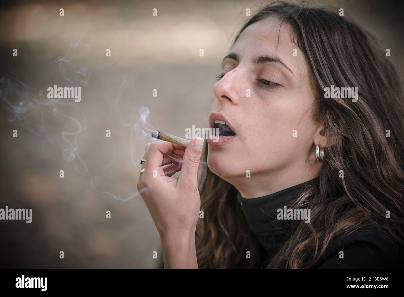 Marijuana girl hi-res stock photography and images - Alamy