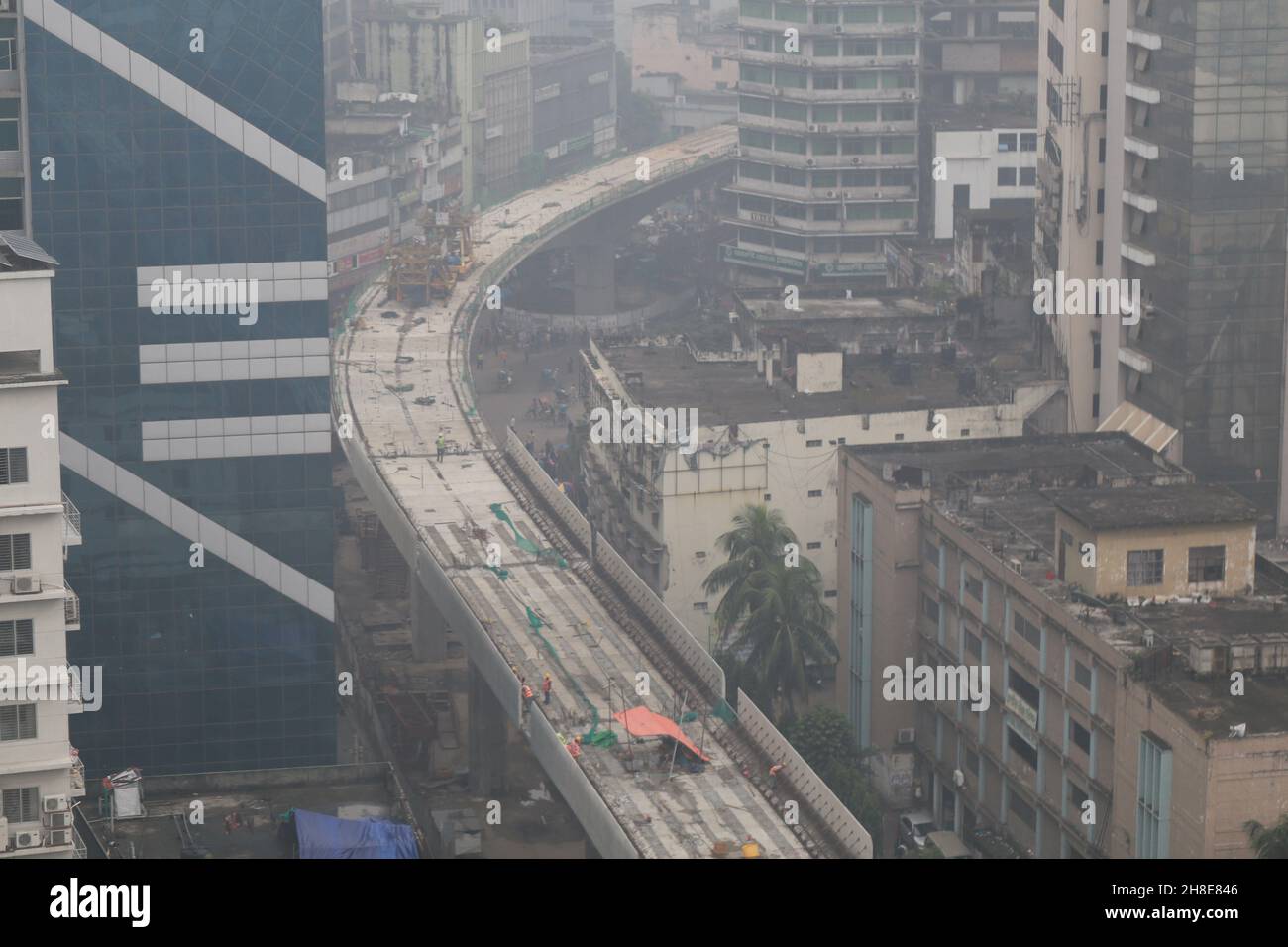 Dhaka city is covered in fog during the winter Stock Photo - Alamy