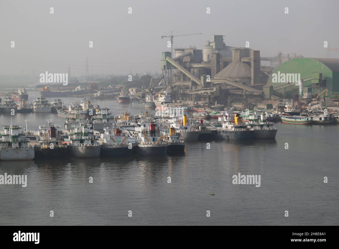 Lighter ships hi-res stock photography and images - Alamy