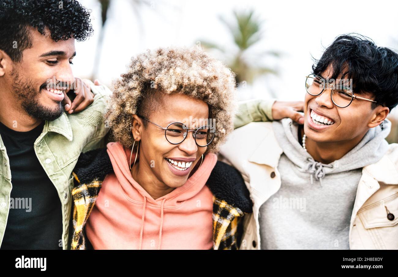 Teens friends outdoor fun hi-res stock photography and images - Alamy