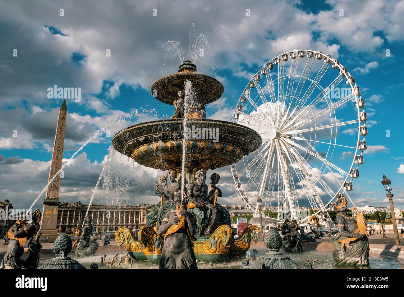 Fountain and ferris wheel on the Place de la Concorde in Paris, France ...