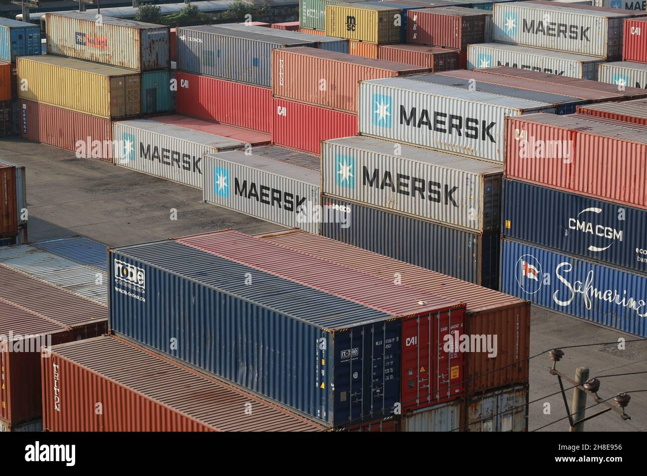 Loading truck bangladesh hi-res stock photography and images - Alamy