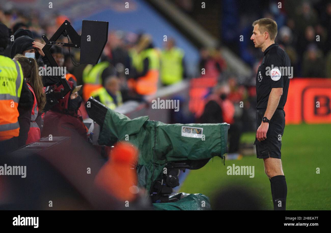 Premier league referee michael salisbury hi-res stock photography and ...