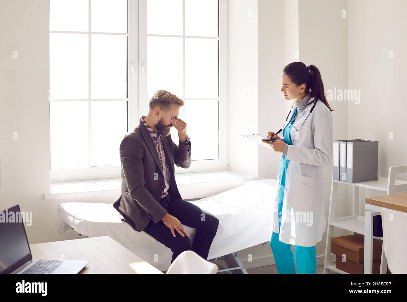 Patient pain nurse hospital hi-res stock photography and images - Alamy