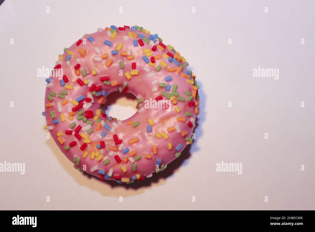 Donut pink hi-res stock photography and images - Alamy