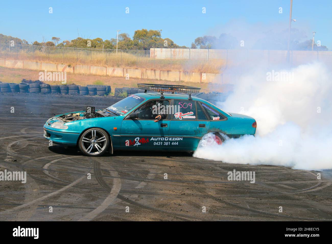 Tread Mania Burnout Event, Heathcote Park Raceway, Victoria, Australia ...