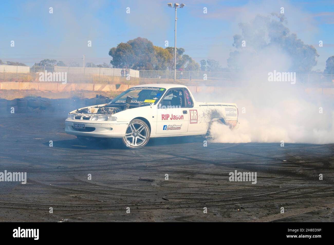 Tread Mania Burnout Event, Heathcote Park Raceway, Victoria, Australia ...