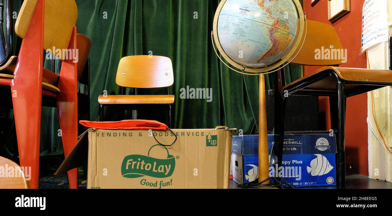 School supply storeroom hi-res stock photography and images - Alamy