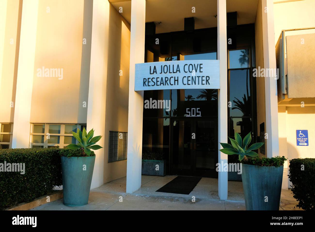 Biotech labs hi-res stock photography and images - Alamy