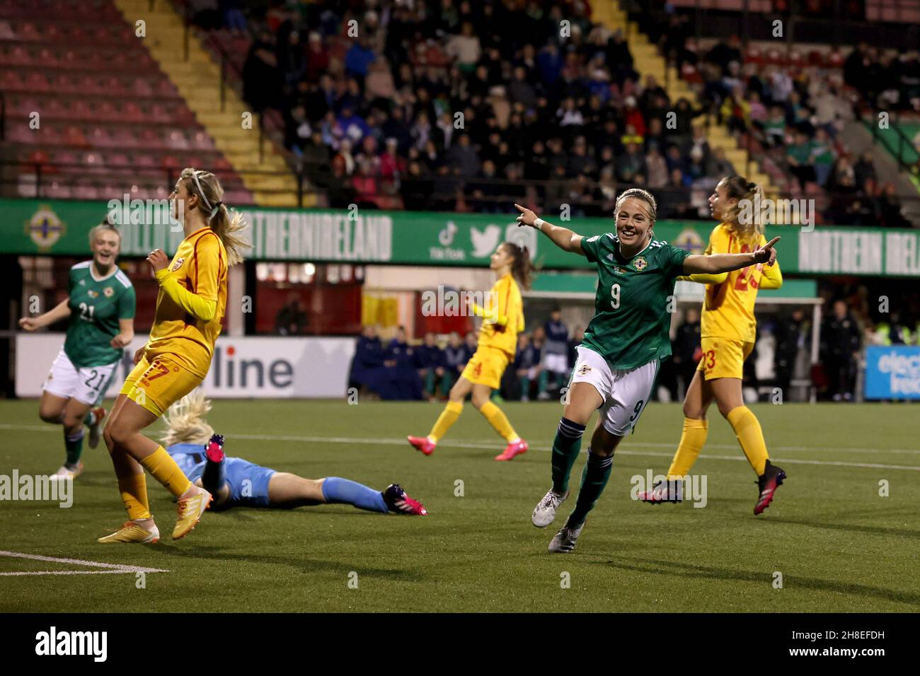 Simone magill northern ireland women hi-res stock photography and ...
