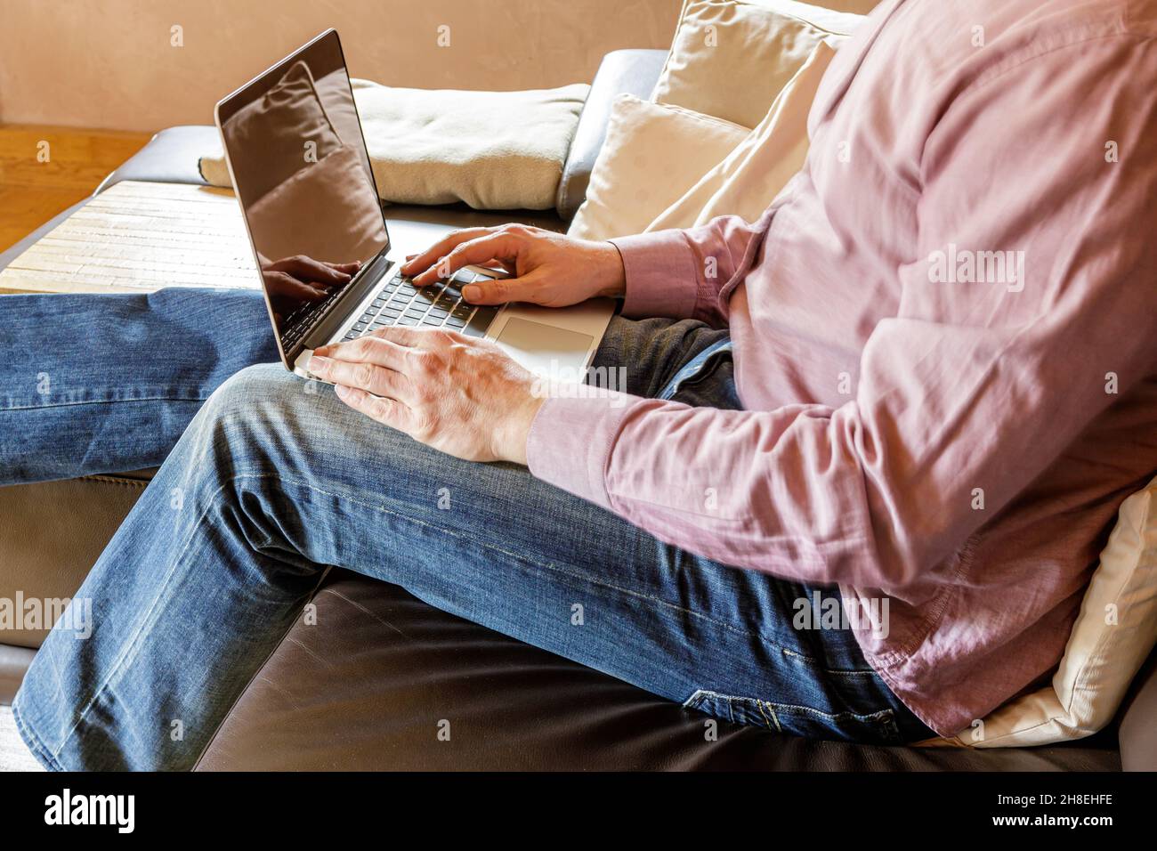 Anonymous employee hi-res stock photography and images - Alamy