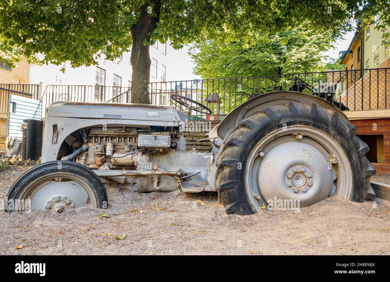 Old rusted tractor hi-res stock photography and images - Alamy