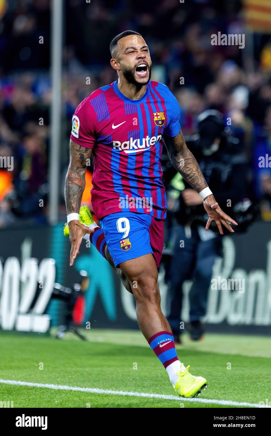 BARCELONA - NOV 20: Memphis Depay celebrates after scoring a goal at ...
