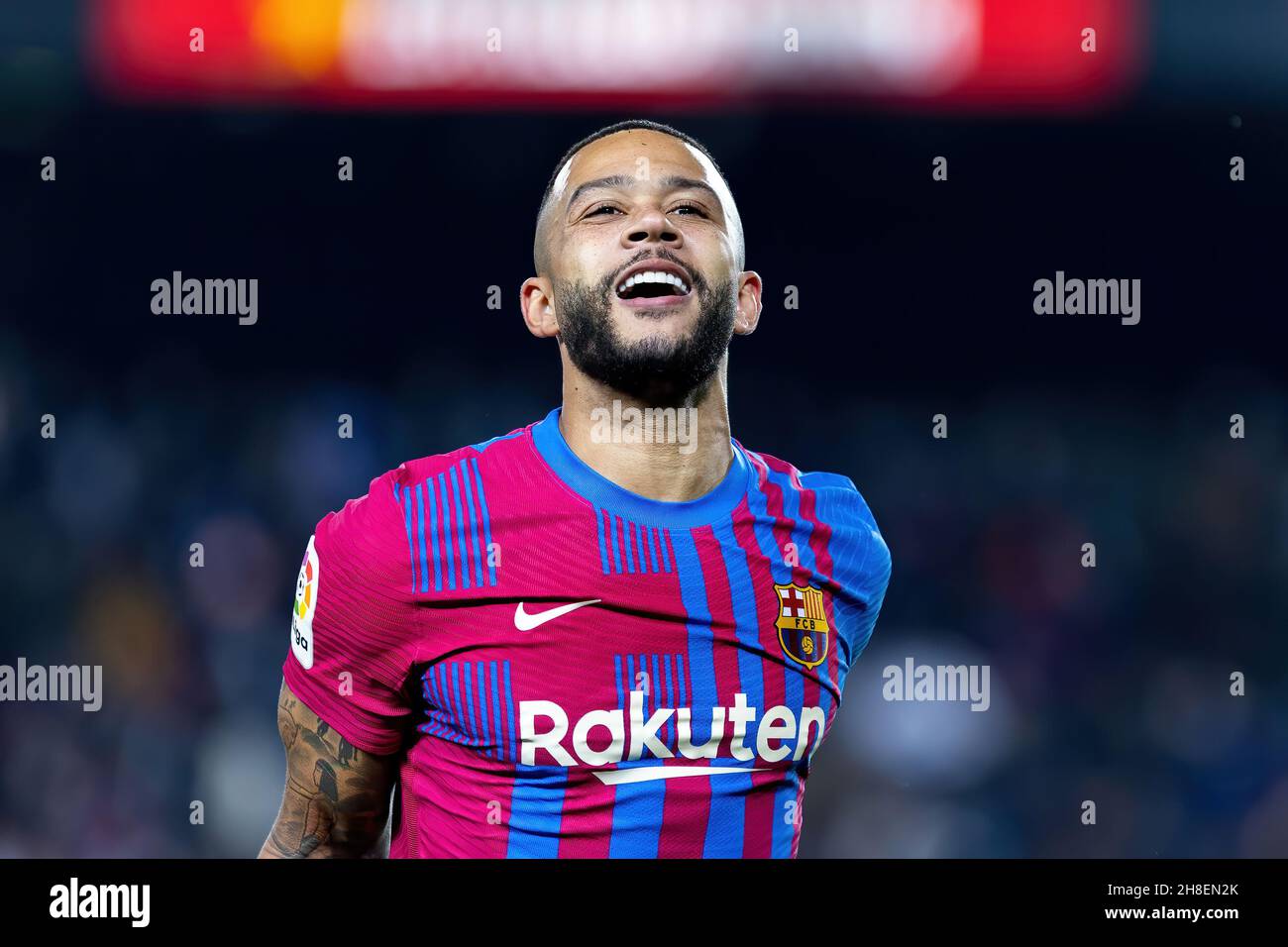 BARCELONA - NOV 20: Memphis Depay celebrates after scoring a goal at ...