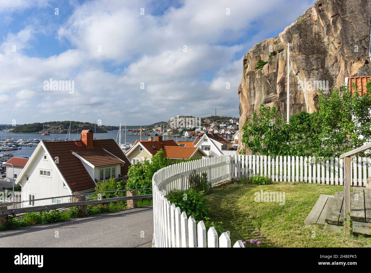 Traditional swedish fence hi-res stock photography and images - Alamy