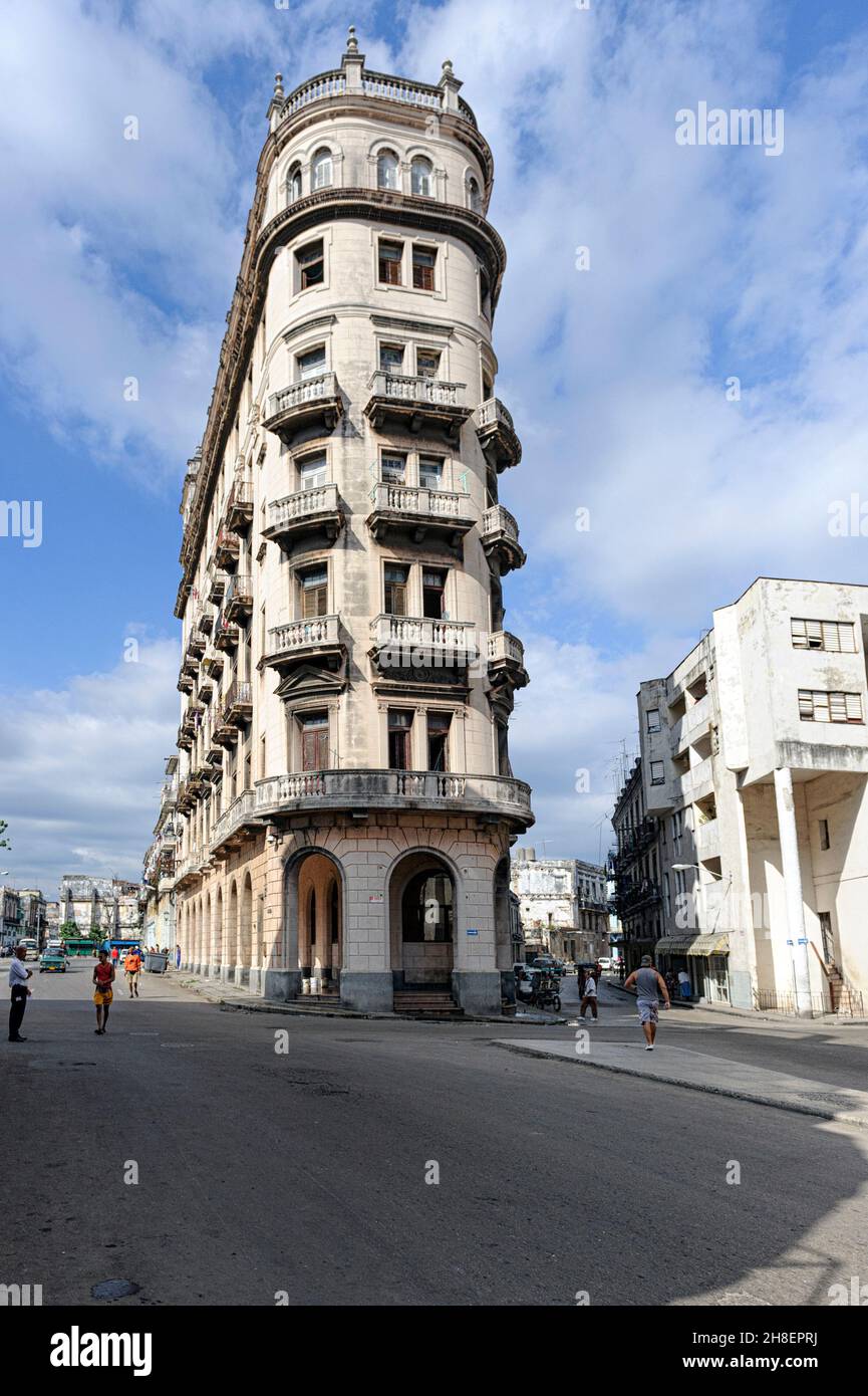 Latin tourist in china hi-res stock photography and images - Alamy