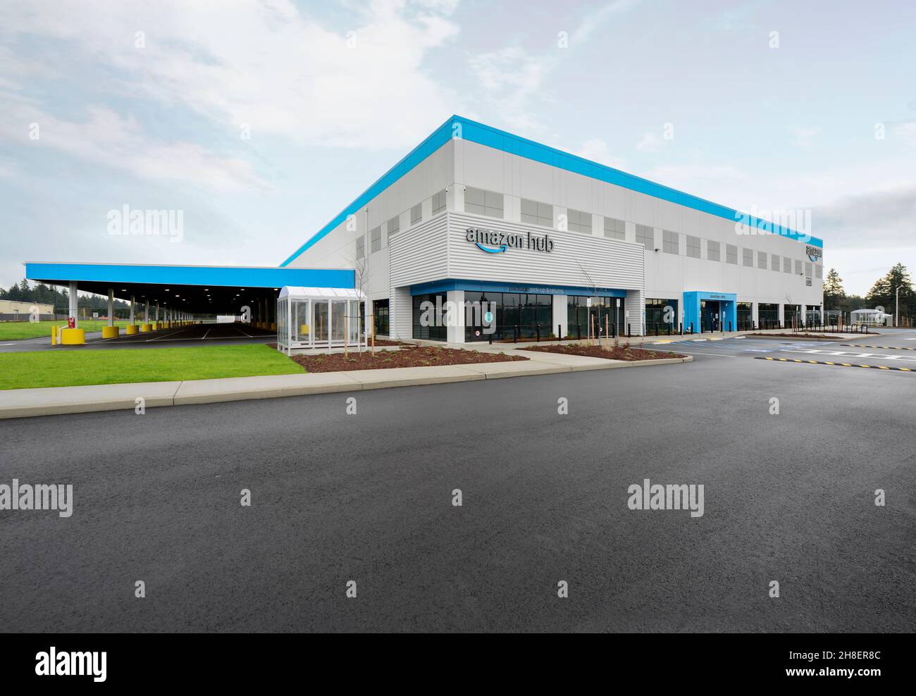 Amazon building front entrance exterior Stock Photo - Alamy Amazon building front entrance exterior Stock Photo - Alamy