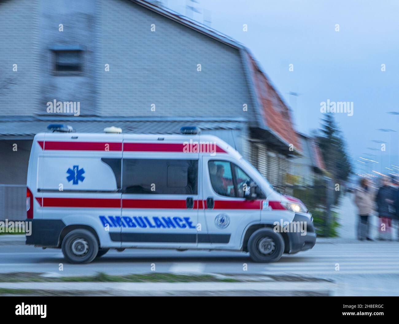 Ambulance rushing hospital hi-res stock photography and images - Alamy
