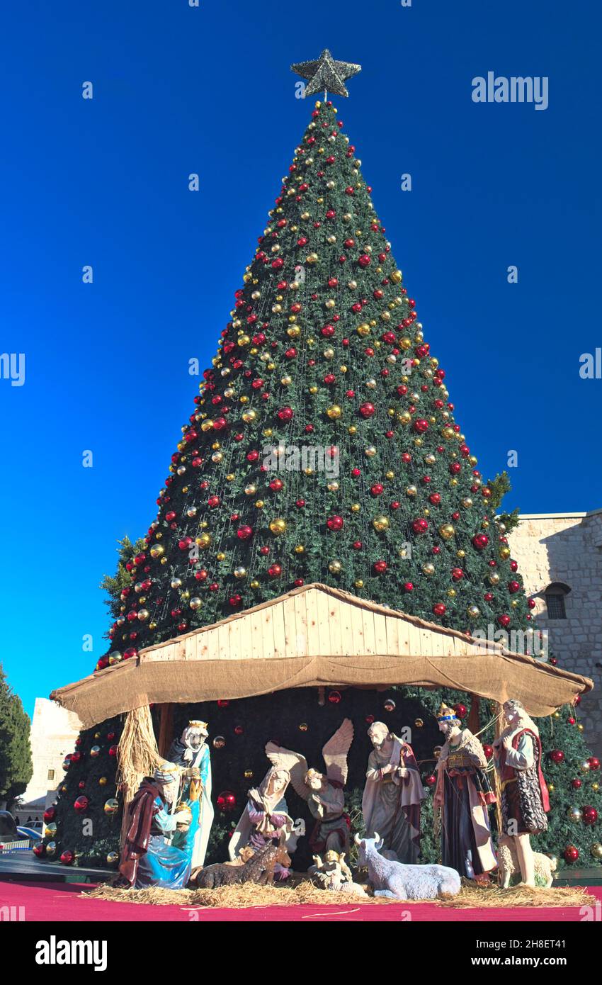 Manger nativity scene figures hi-res stock photography and images - Alamy