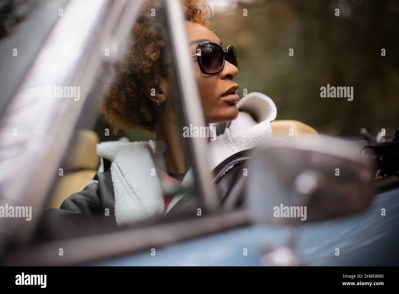 Young sunglasses hi-res stock photography and images - Alamy