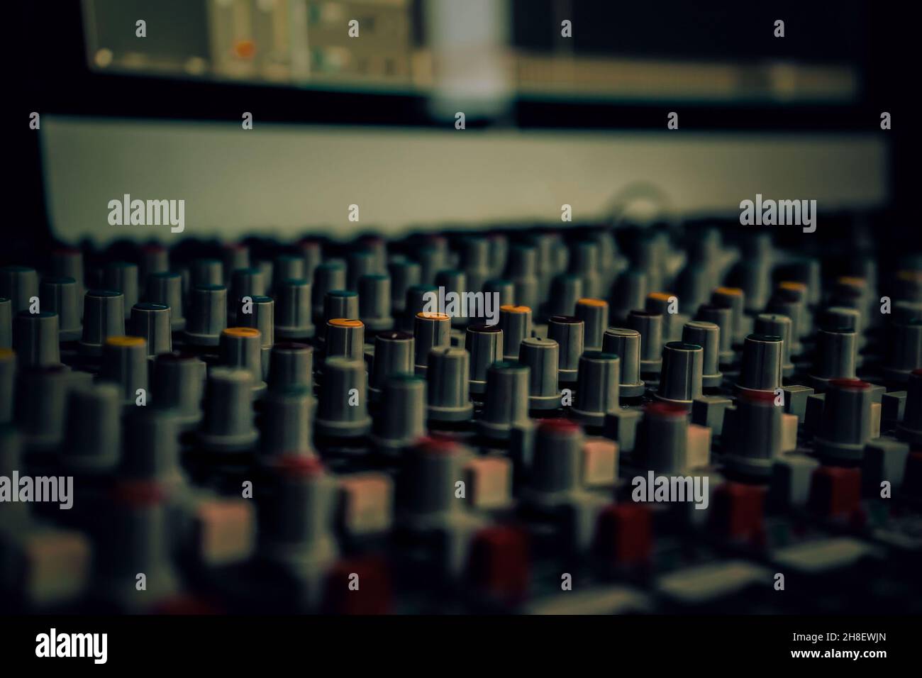 Mastering engineers hi-res stock photography and images - Alamy