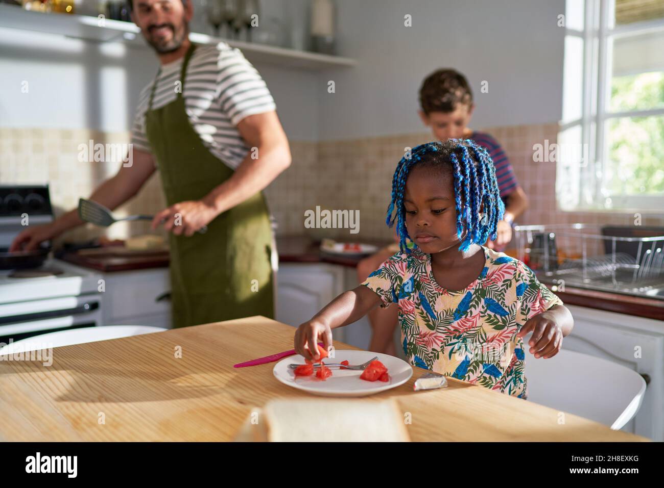 Family eating kitchen island hi-res stock photography and images - Alamy