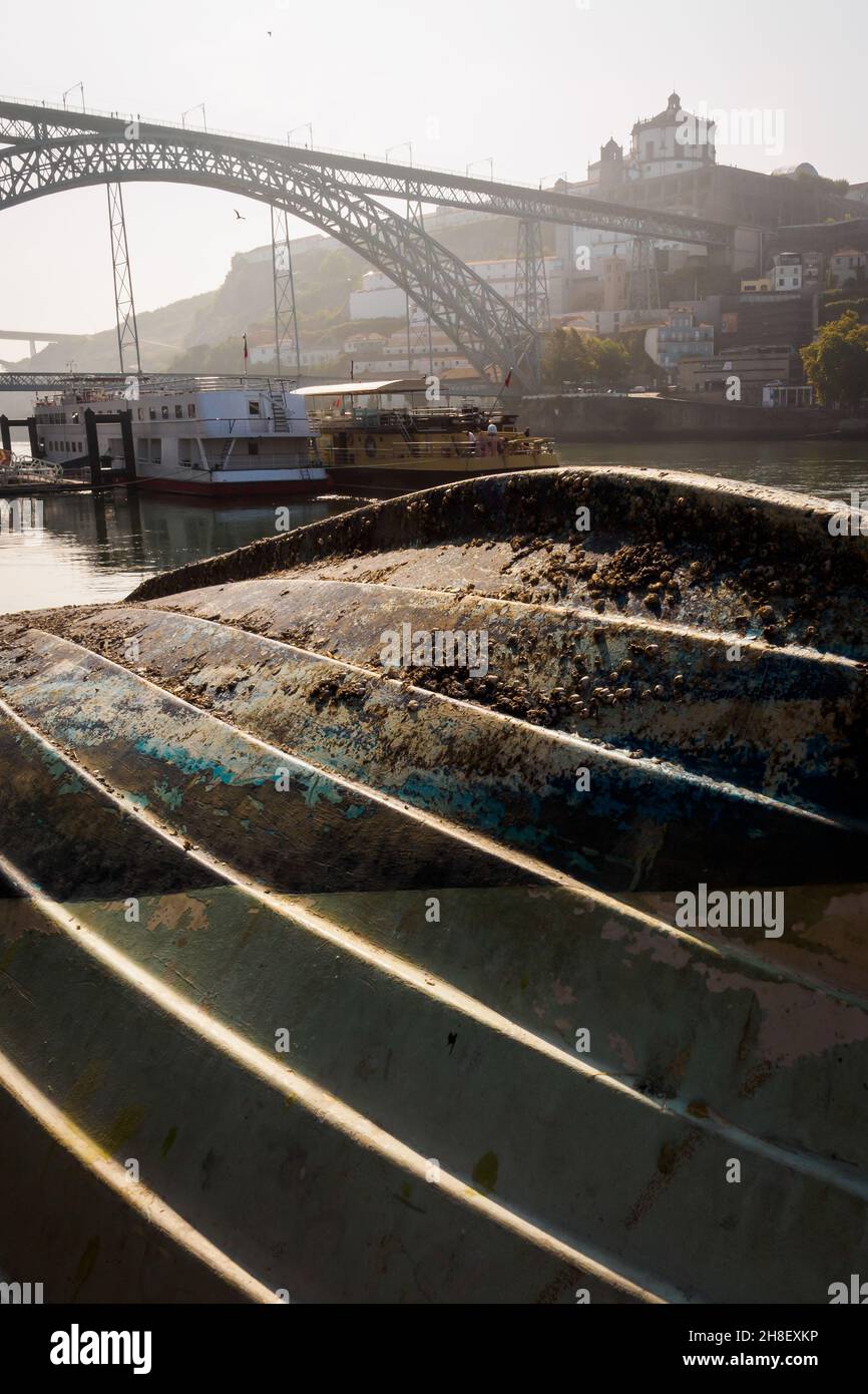 Monument bridge hull hi-res stock photography and images - Alamy