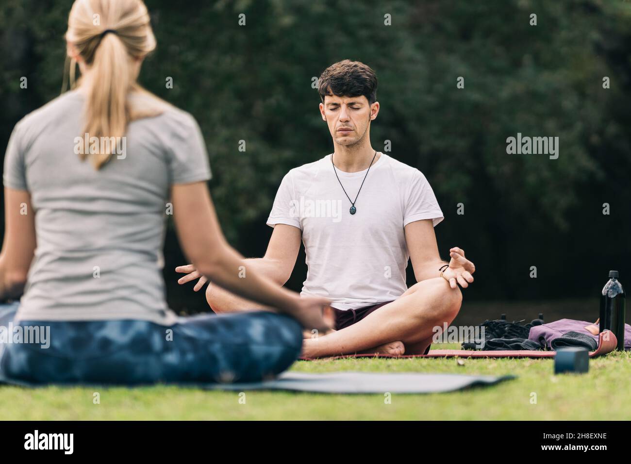 Yoga outdoors tree hi-res stock photography and images - Alamy