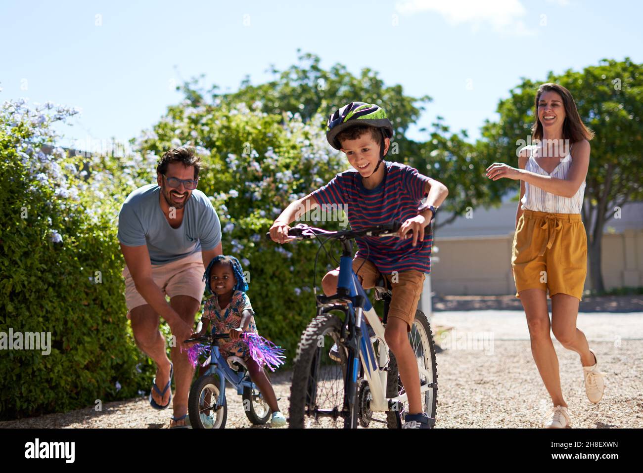 Women riding bikes together hi-res stock photography and images - Alamy